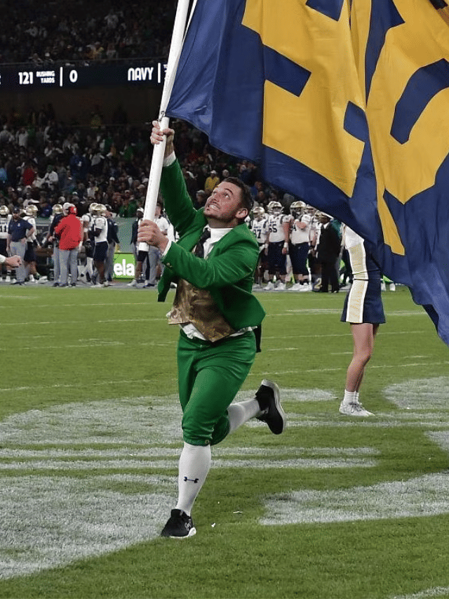 Taking a look at legendary sportscaster Tony Roberts's Notre Dame gig ...